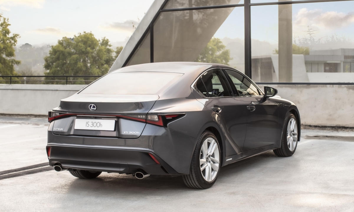 Recently Revised Lexus IS300h EX Driven [w/video] - Double Apex