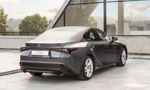 Recently Revised Lexus IS300h EX Driven [w/video] - Double Apex