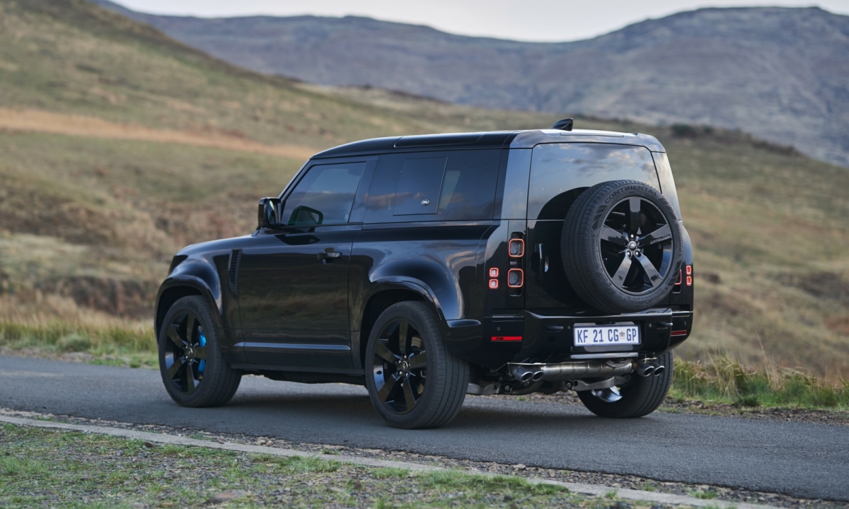 Land Rover Defender V8 Now In SA [w/video] - Double Apex