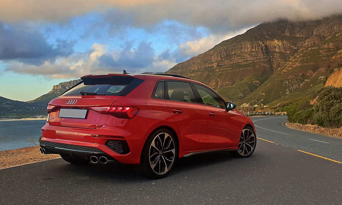 Audi S3 Sportback Driven - Double Apex