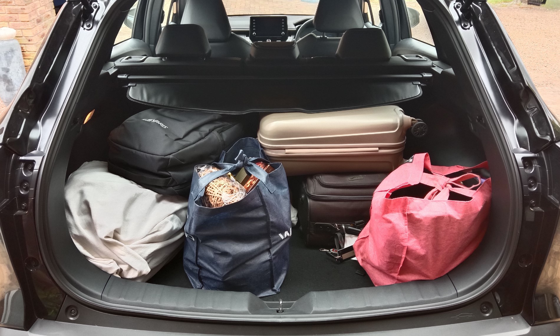 Toyota Corolla Cross 1,8 Xs Hybrid Driven - Double Apex