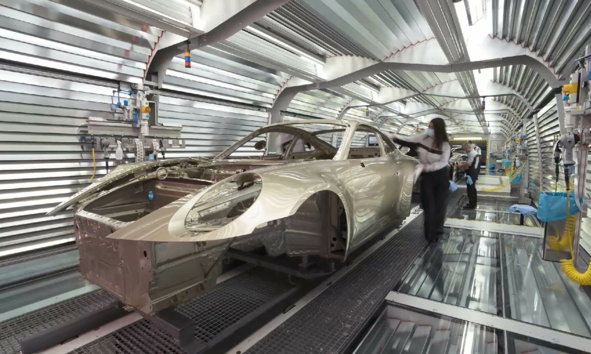 Building A Porsche 911 GT3 [video] - Double Apex