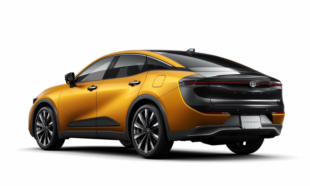 All-new Toyota Crown Models Debut [w/video] - Double Apex