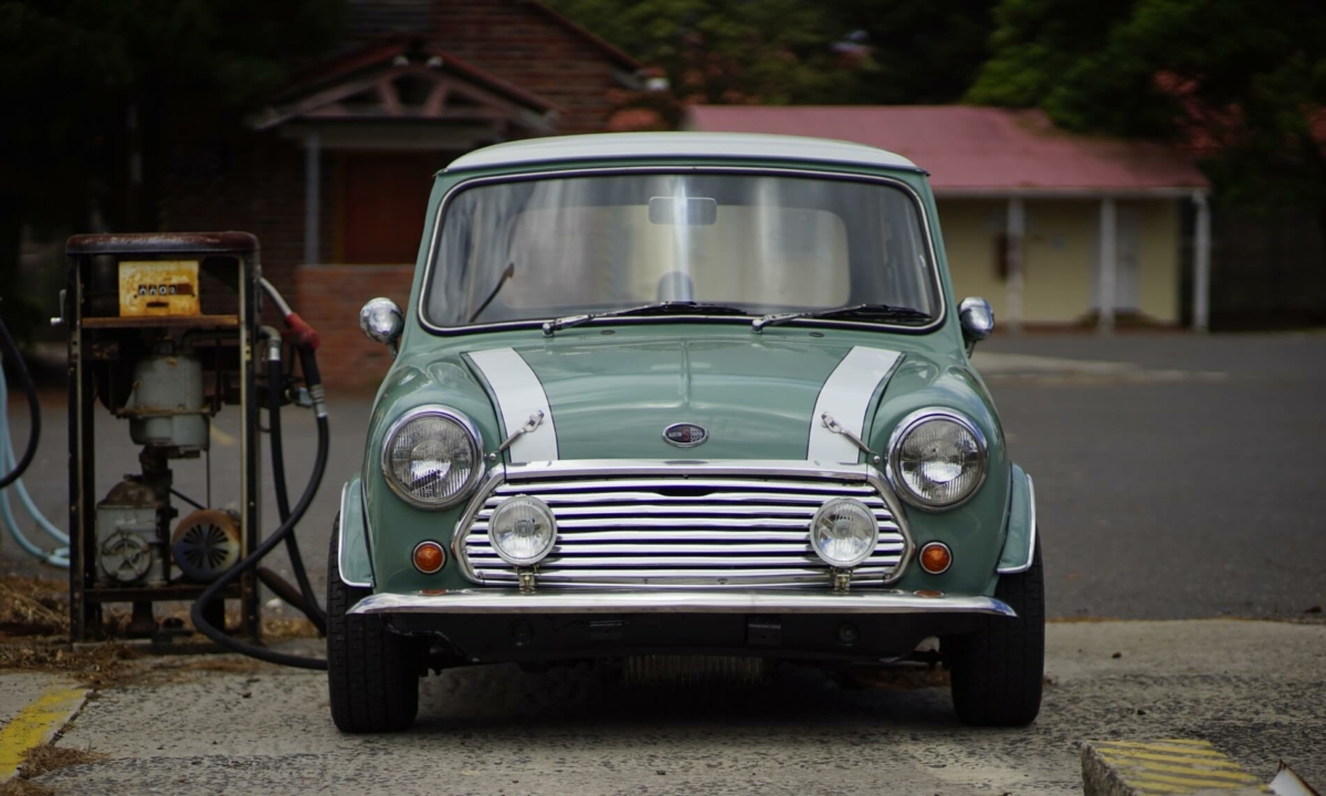 I Own A Classic... 1976 Austin Mini - Double Apex