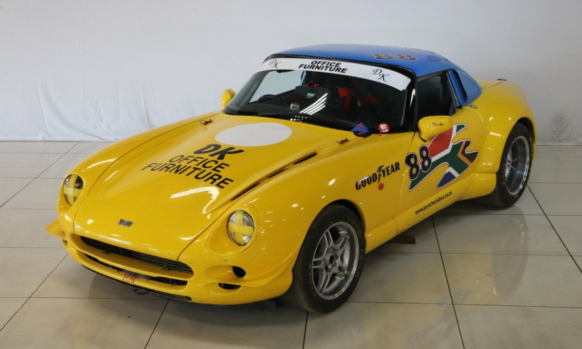 Multiple Classic Cars Under The Hammer - Double Apex