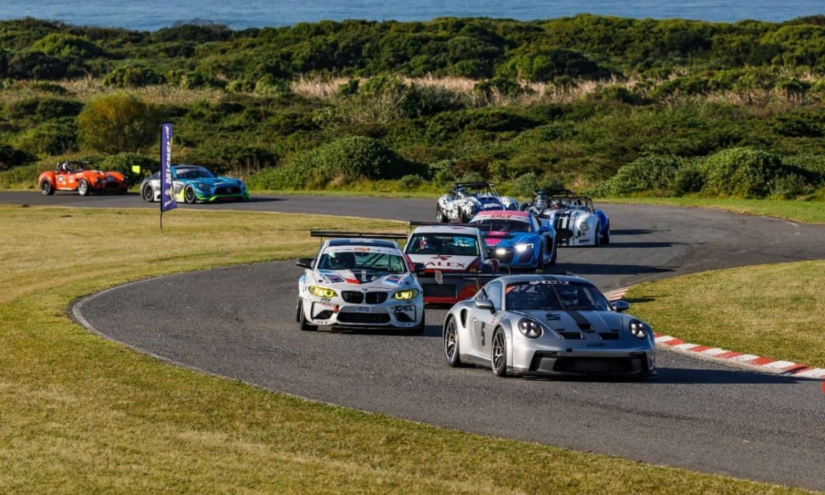 Endurance Racing Season Finale At Killarney Raceway - Double Apex