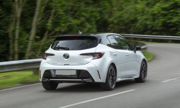 Toyota Corolla Hatch 1,8 Xr Hybrid Bi-tone Driven - Double Apex