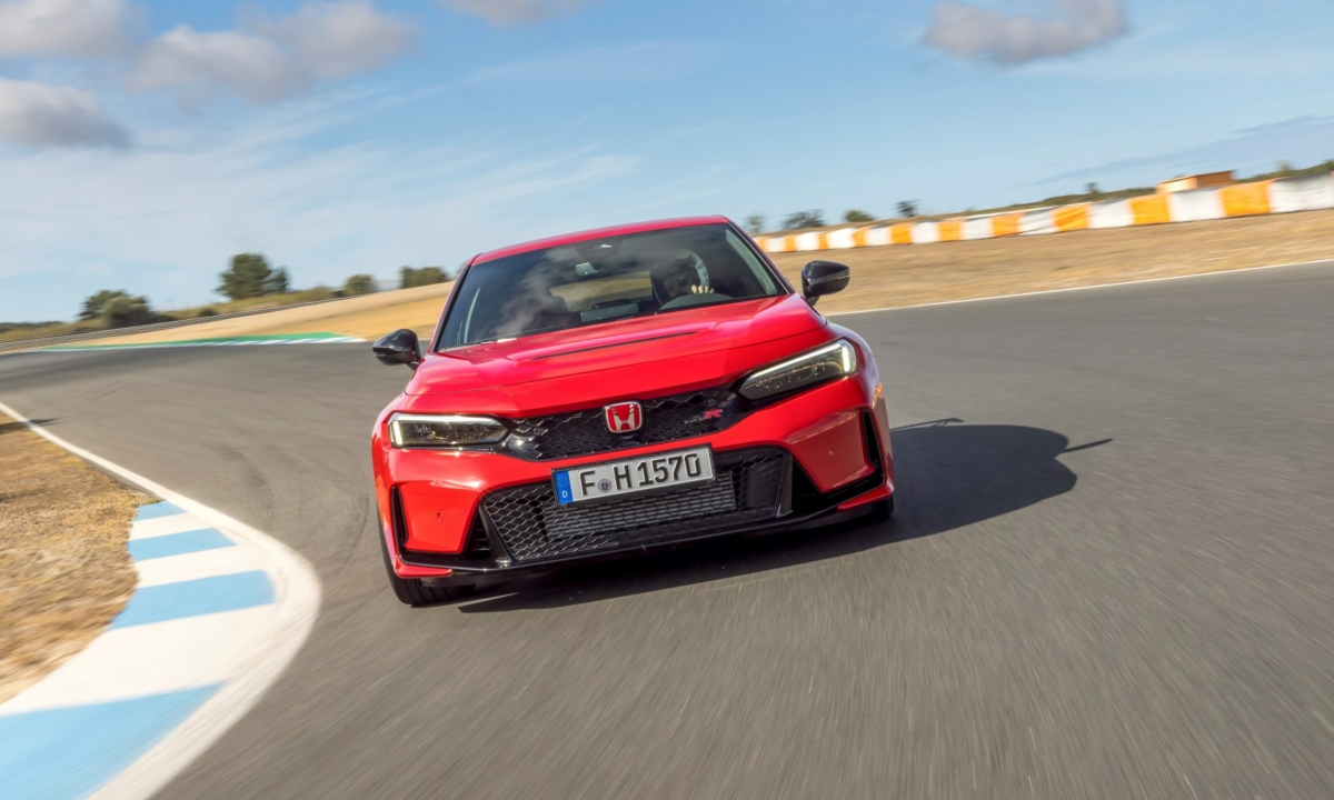 Honda Civic Type R blasts onto local roads - Double Apex