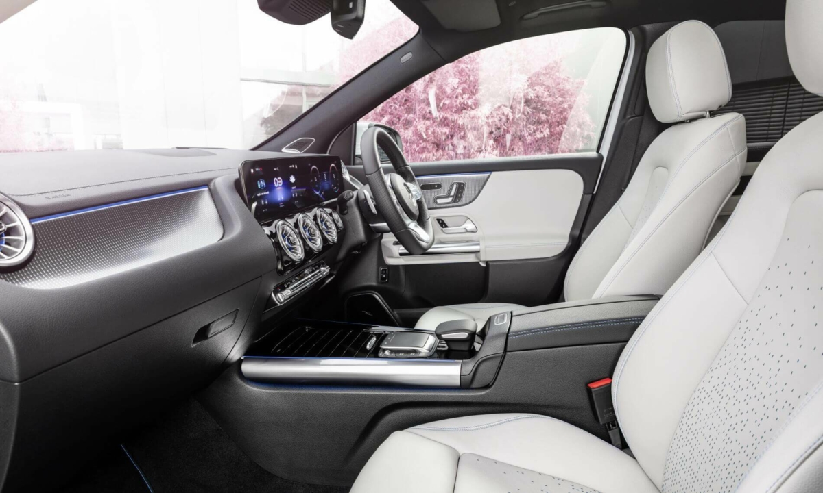 Mercedes-EQ EQA250 Driven - Double Apex