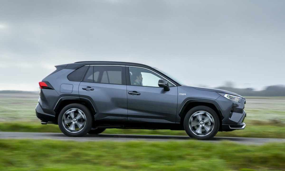 Toyota RAV4 PHEV Driven - Double Apex