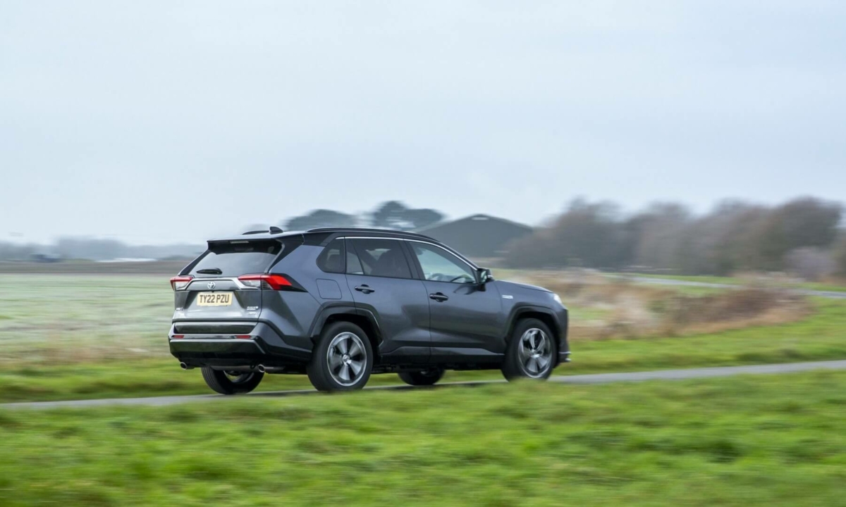 Toyota RAV4 PHEV Driven - Double Apex