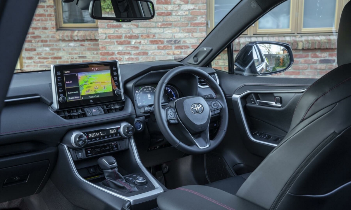 Toyota RAV4 PHEV Driven - Double Apex