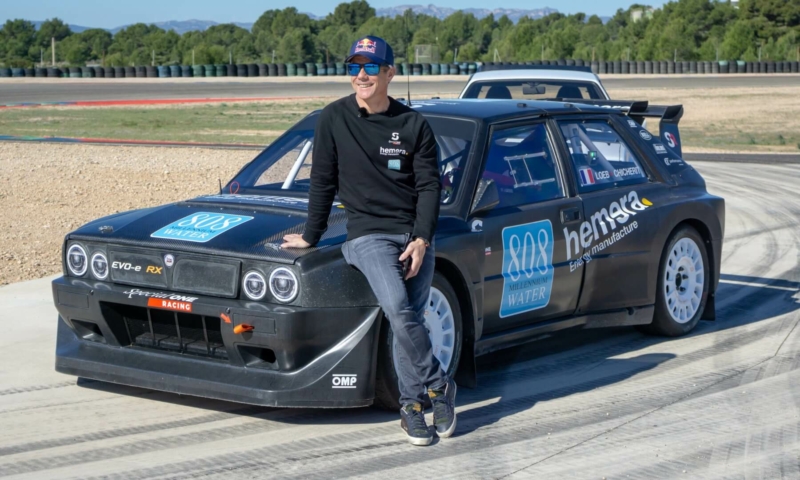 Martini Colours Return To Racing - Double Apex