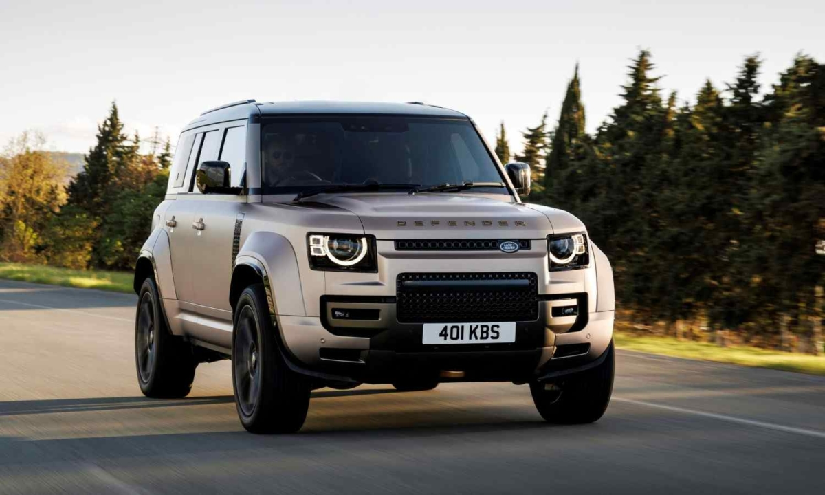 Land Rover Defender Octa - the Most Powerful Ever - Double Apex