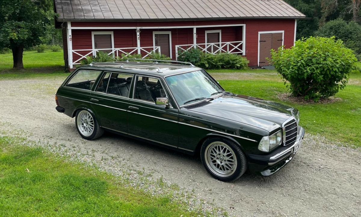 World's Fastest Mercedes W123 Stationwagon - Double Apex