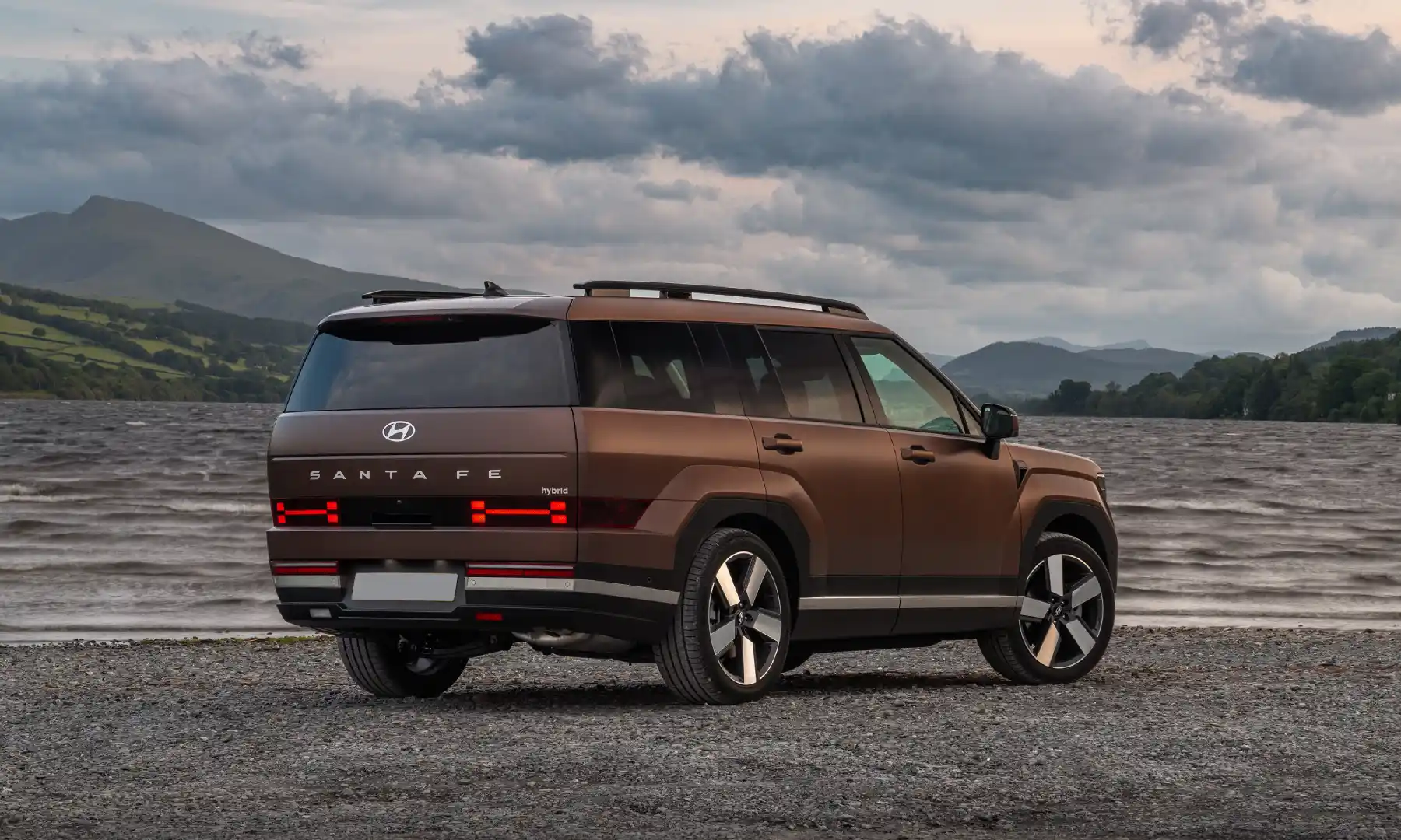 Hyundai Santa Fe Hybrid Driven - Double Apex