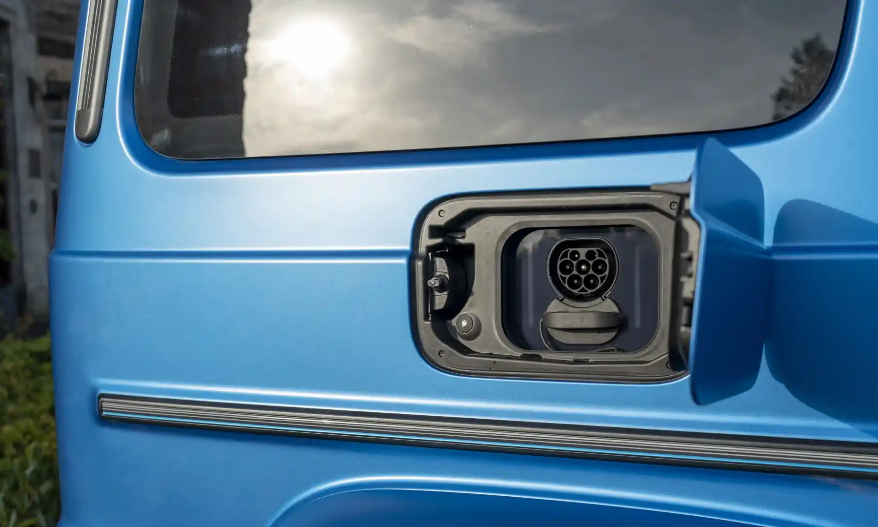 Mercedes-Benz G580 EQ - Large and On Charge - Double Apex