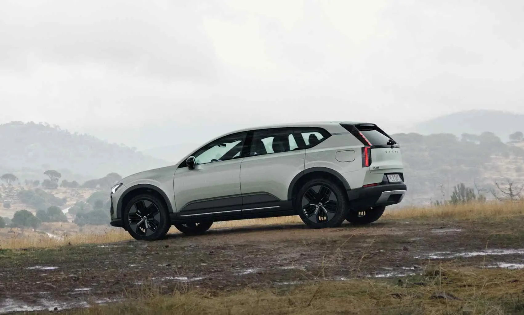 All-electric Volvo EX60 and Cross Country Make Debut - Double Apex