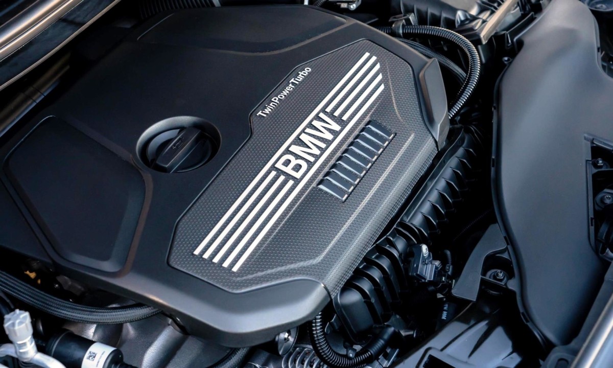 BMW 118i hatchback reviewed by Double Apex on local soil