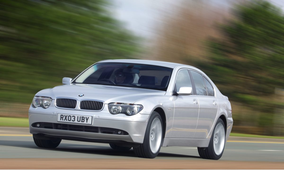 BMW 760i Sedan Steptronic (2006) - Double Apex