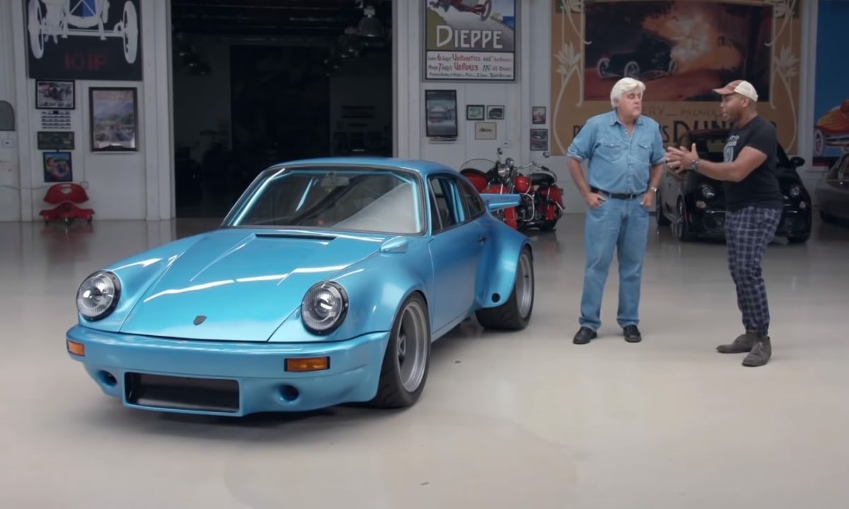 Bisimoto Porsche 911 is a restomod with a 630 kW twin-turbo motor