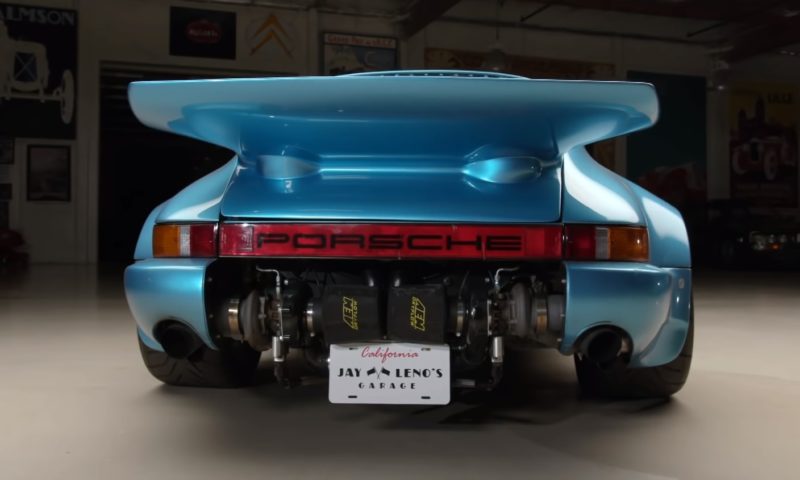 Bisimoto Porsche 911 is a restomod with a 630 kW twin-turbo motor