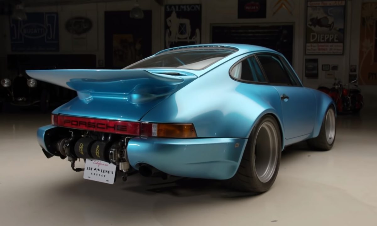 Bisimoto Porsche 911 is a restomod with a 630 kW twin-turbo motor