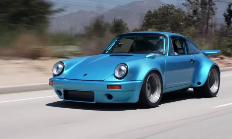 Bisimoto Porsche 911 is a restomod with a 630 kW twin-turbo motor