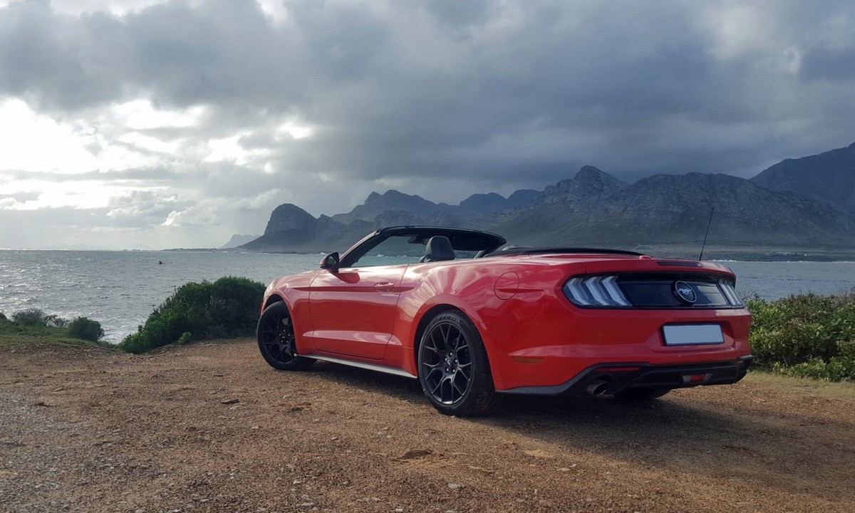 Ford Mustang Convertible driven by Double Apex in winter