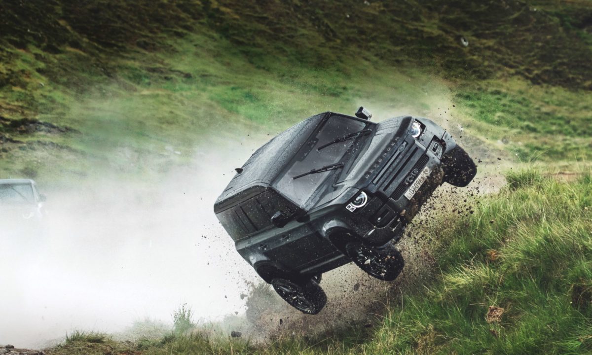 Land Rover Defender advert goes behind-the-scenes of new Bond movie
