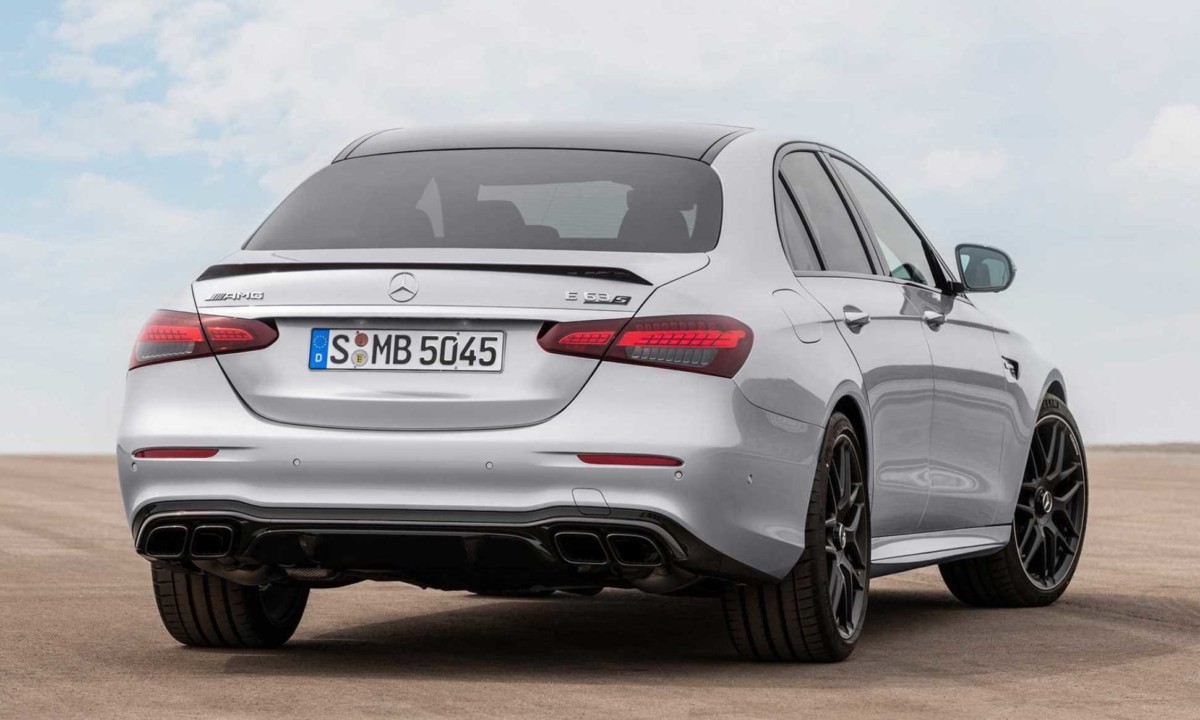 Mercedes-AMG E63S facelift debuts with new appearance and tech.