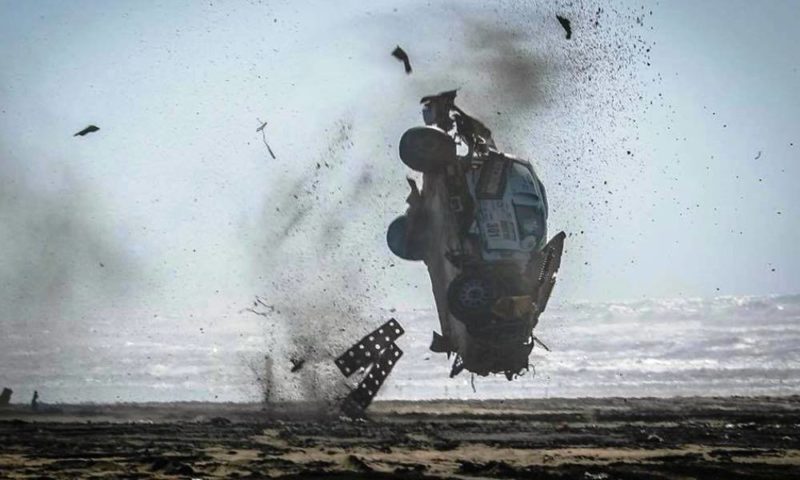 High speed crash at Morocco Desert Challenge [video] - Double Apex