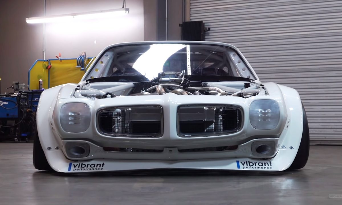 Widebody Trans Am features a 10 000 r/min V8 motor
