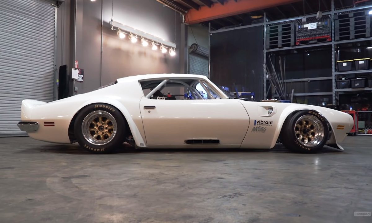 Widebody Trans Am features a 10 000 r/min V8 motor